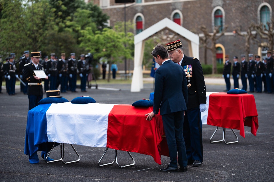 Cérémonie d’honneurs funèbres militaires en hommage aux deux gendarmes ...